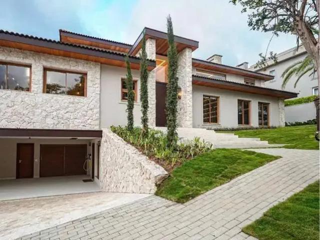 Casa / Sobrado para Venda em Santana de Parnaíba/SP Tamboré 5 Quartos