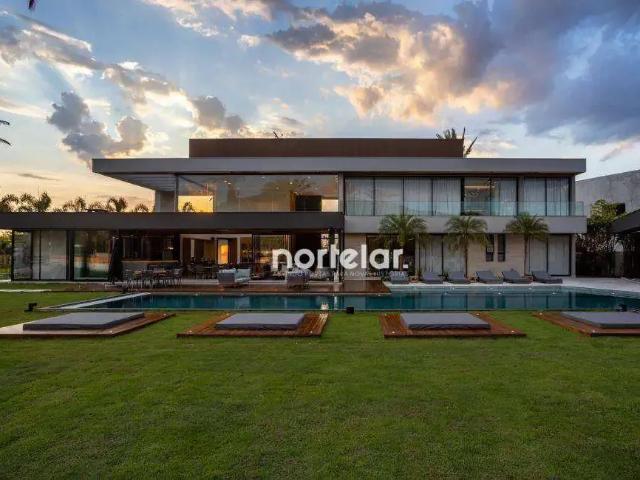 Casa / Sobrado para Venda em Santana de Parnaíba/SP Tamboré 5 Quartos
