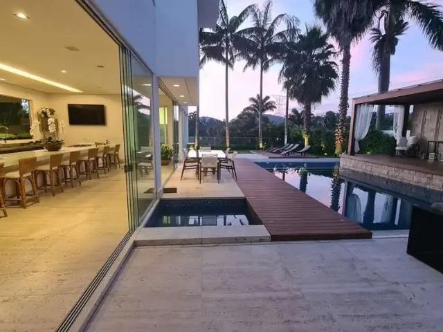 Casa / Sobrado para Venda em Santana de Parnaíba/SP Tamboré 5 Quartos