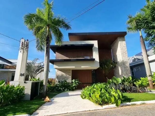 Casa / Sobrado para Venda em Santana de Parnaíba/SP Tamboré 5 Quartos
