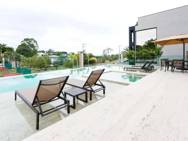 Casa / Sobrado para Venda em Santana de Parnaíba/SP Tamboré 5 Quartos