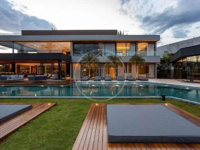 Casa / Sobrado para Venda em Santana de Parnaíba/SP Tamboré 5 Quartos