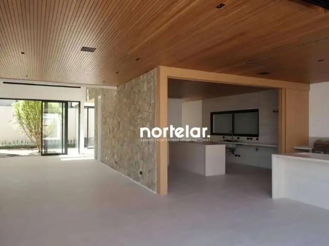 Casa / Sobrado para Venda em Santana de Parnaíba/SP Tamboré 5 Quartos