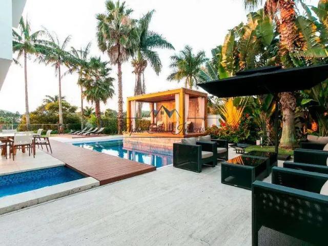 Casa / Sobrado para Venda em Santana de Parnaíba/SP Tamboré 5 Quartos