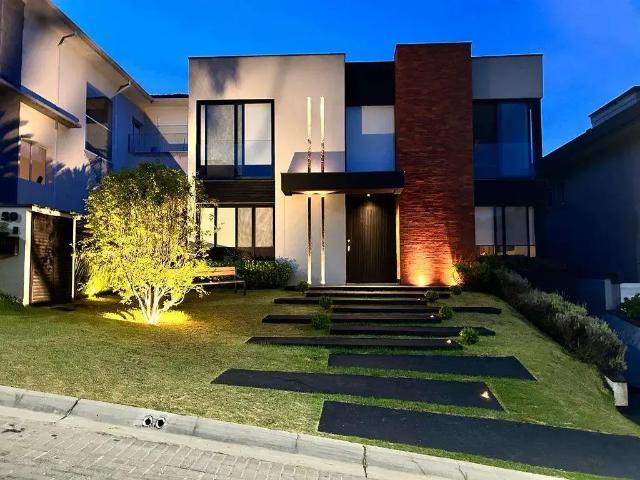 Casa / Sobrado para Venda em Santana de Parnaíba/SP Tamboré 5 Quartos