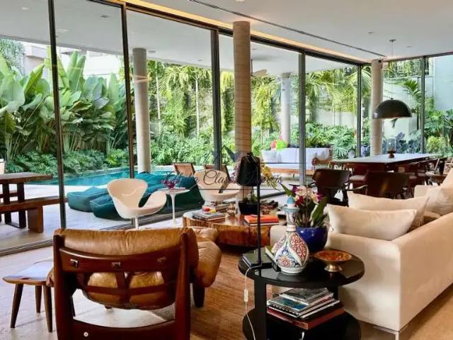 Casa / Sobrado para Venda em Santana de Parnaíba/SP Tamboré 5 Quartos
