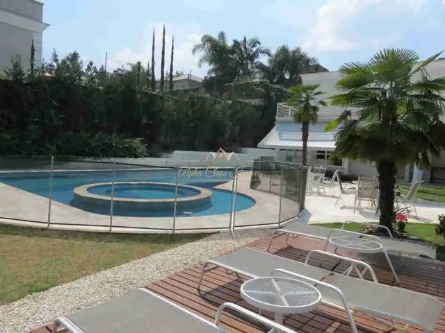 Casa / Sobrado para Venda em Santana de Parnaíba/SP Tamboré 5 Quartos