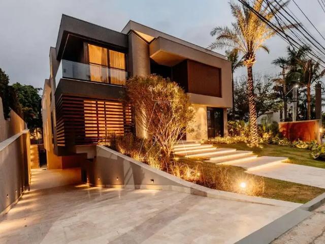 Casa / Sobrado para Venda em Santana de Parnaíba/SP Tamboré 5 Quartos