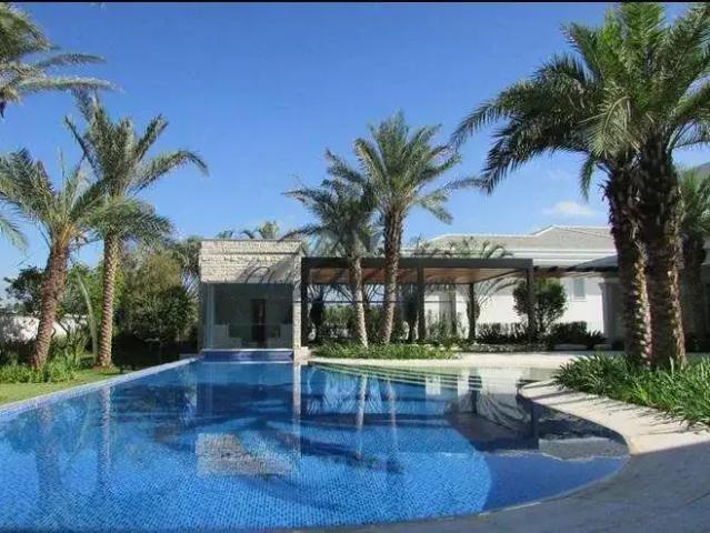 Casa / Sobrado para Venda em Santana de Parnaíba/SP Tamboré 5 Quartos