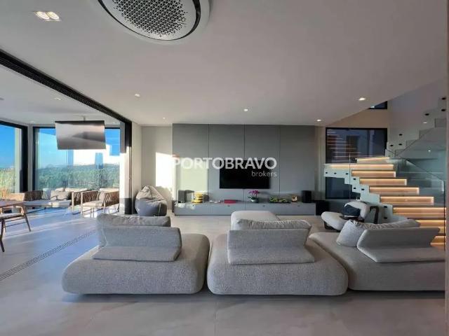 Casa / Sobrado para Venda em Santana de Parnaíba/SP Tamboré 5 Quartos