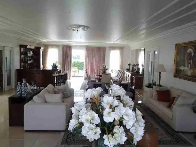 Casa / Sobrado para Venda em Santana de Parnaíba/SP Tamboré 5 Quartos