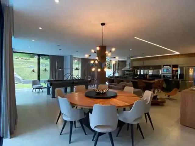 Casa / Sobrado para Venda em Santana de Parnaíba/SP Tamboré 5 Quartos