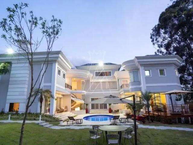Casa / Sobrado para Venda em Santana de Parnaíba/SP Tamboré 6 Quartos
