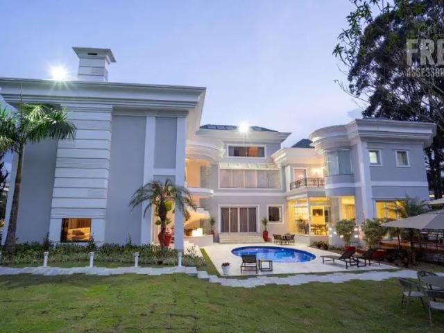 Casa / Sobrado para Venda em Santana de Parnaíba/SP Tamboré 6 Quartos