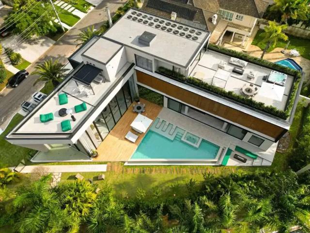 Casa / Sobrado para Venda em Santana de Parnaíba/SP Tamboré 7 Quartos