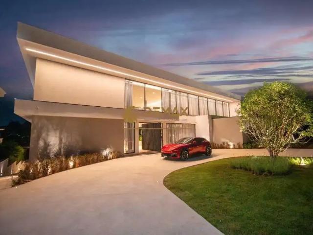 Casa / Sobrado para Venda em Santana de Parnaíba/SP Tamboré 9 Quartos
