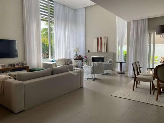 Casa / Sobrado para Venda em Santana de Parnaíba/SP Tamboré 3 Quartos
