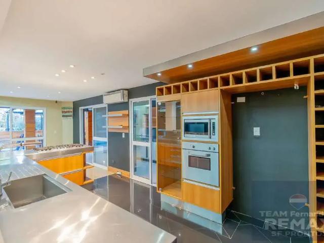 Casa / Sobrado para Venda em Santana de Parnaíba/SP Tamboré 3 Quartos