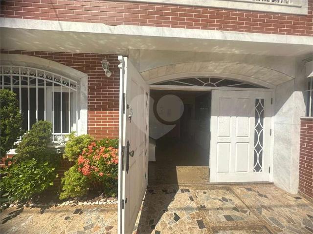 Casa / Sobrado para Venda em Santos/SP Boqueirão 3 Quartos