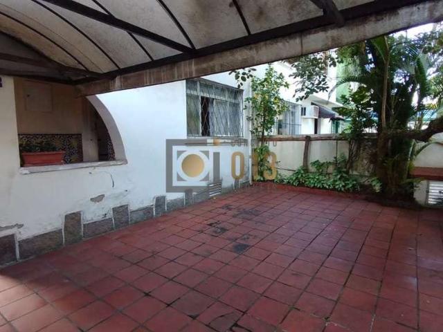 Casa / Sobrado para Venda em Santos/SP Boqueirão 3 Quartos