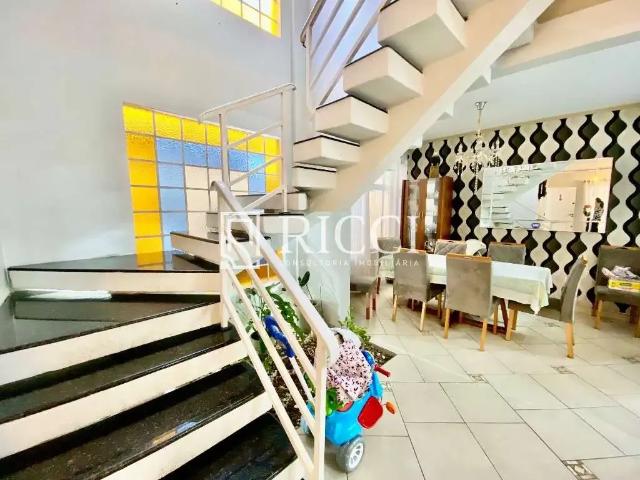 Casa / Sobrado para Venda em Santos/SP Campo Grande 5 Quartos