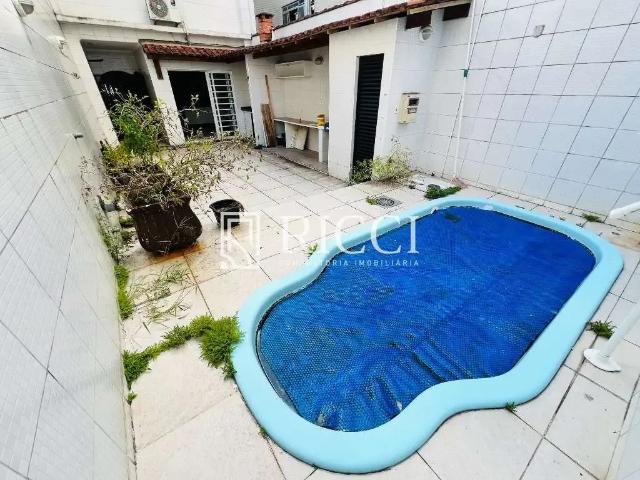 Casa / Sobrado para Venda em Santos/SP Embaré 3 Quartos