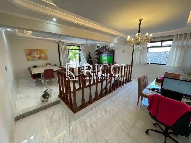 Casa / Sobrado para Venda em Santos/SP Embaré 6 Quartos
