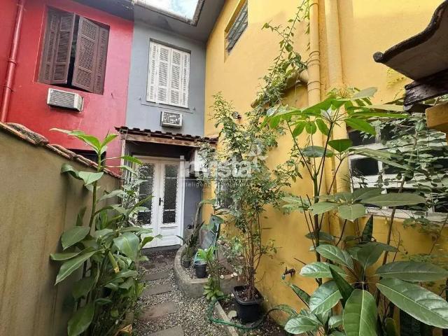 Casa / Sobrado para Venda em Santos/SP Encruzilhada 3 Quartos