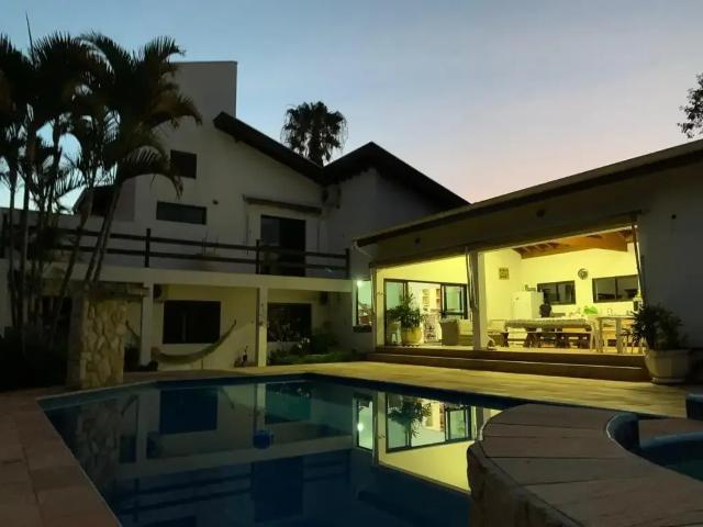 Casa / Sobrado para Venda em Salto/SP Condomínio Zuleika Jabour 5 Quartos