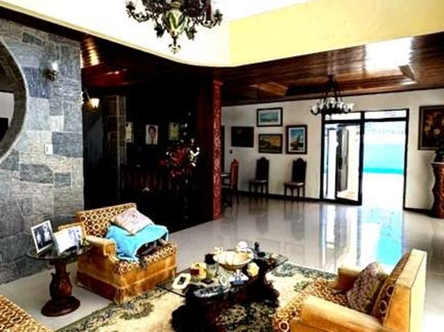 Casa / Sobrado para Venda em Salvador/BA Caminho das Árvores 5 Quartos