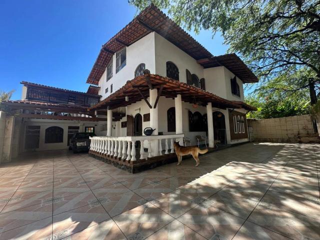 Casa / Sobrado para Venda em Salvador/BA Caminho das Árvores