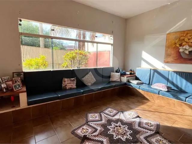 Casa / Sobrado para Venda em Sales Oliveira/SP Centro 4 Quartos