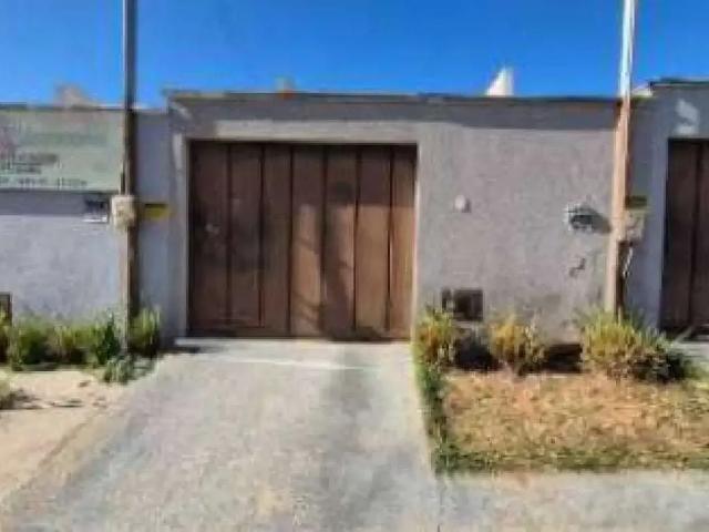 Casa / Sobrado para Venda em Senador Canedo/GO Bairro das Indústrias 3 Quartos