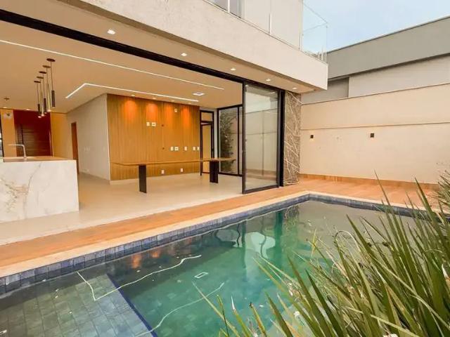 Casa / Sobrado para Venda em Senador Canedo/GO Jardins Bolonha 4 Quartos