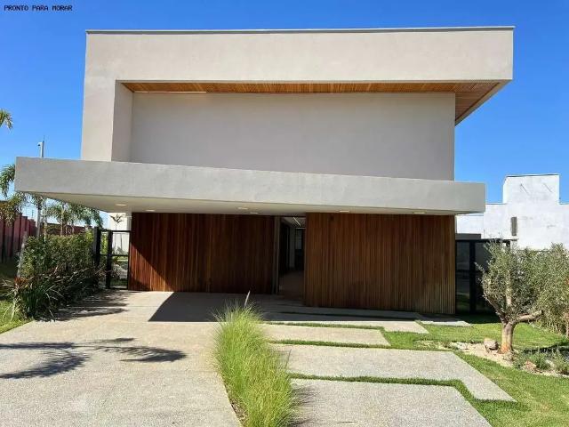 Casa / Sobrado para Venda em Senador Canedo/GO Jardins Bolonha 4 Quartos