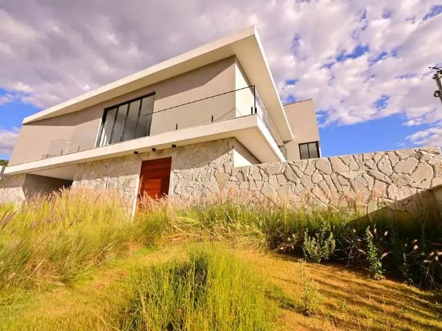 Casa / Sobrado para Venda em Senador Canedo/GO Jardins Barcelona 4 Quartos
