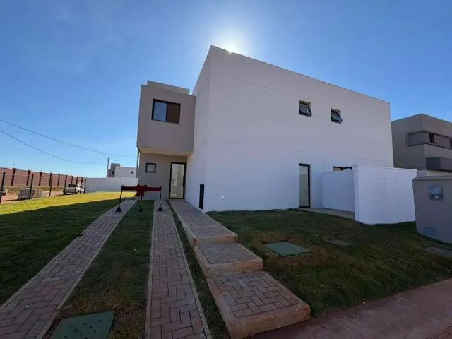 Casa / Sobrado para Venda em Senador Canedo/GO Jardins Berlim 4 Quartos