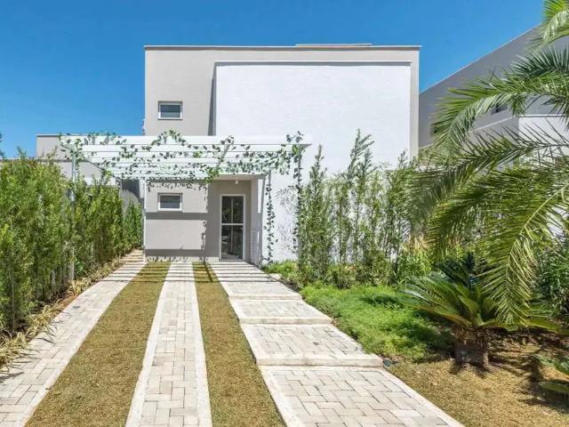 Casa / Sobrado para Venda em Senador Canedo/GO Jardins Berlim 4 Quartos