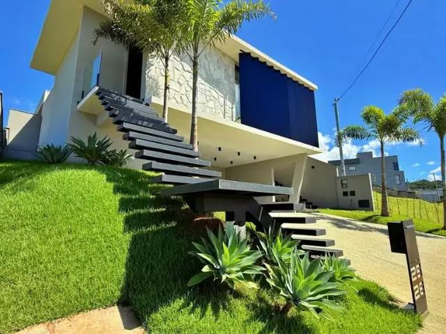 Casa / Sobrado para Venda em Senador Canedo/GO Jardins Nápoles 4 Quartos