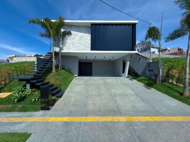 Casa / Sobrado para Venda em Senador Canedo/GO Jardins Nápoles 4 Quartos