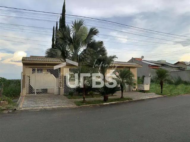 Casa / Sobrado para Venda em Senador Canedo/GO Residencial Marília 4 Quartos