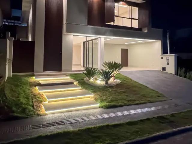 Casa / Sobrado para Venda em Senador Canedo/GO Setor Central 4 Quartos