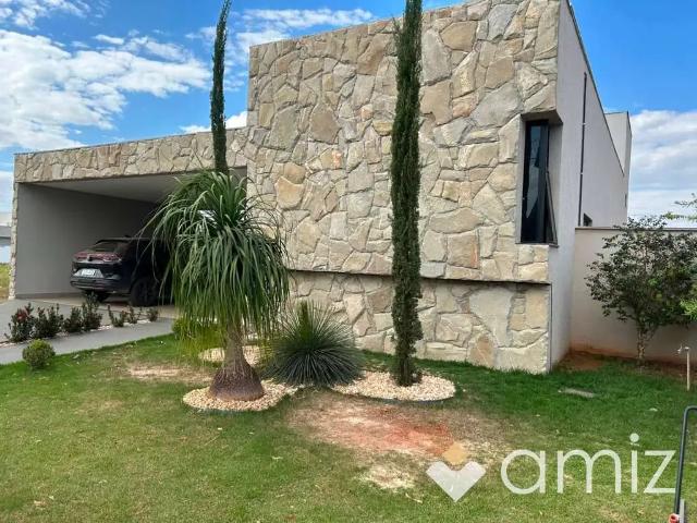 Casa / Sobrado para Venda em Senador Canedo/GO Terras Alpha Residencial 2 3 Quartos