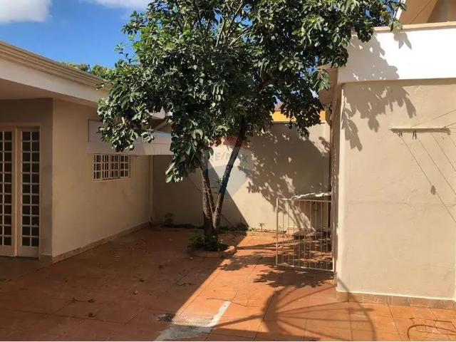 Casa / Sobrado para Venda em Sertãozinho/SP Centro 3 Quartos