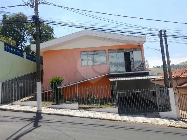 Casa / Sobrado para Venda em Serra Negra/SP Centro 3 Quartos