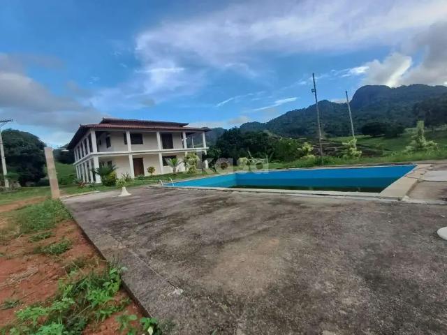 Casa / Sobrado para Venda em Serra/ES Caçaroca 4 Quartos
