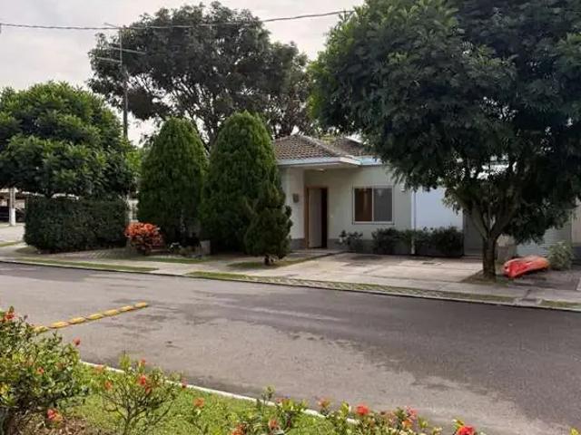 Casa / Sobrado para Venda em Serra/ES Colina de Laranjeiras 3 Quartos