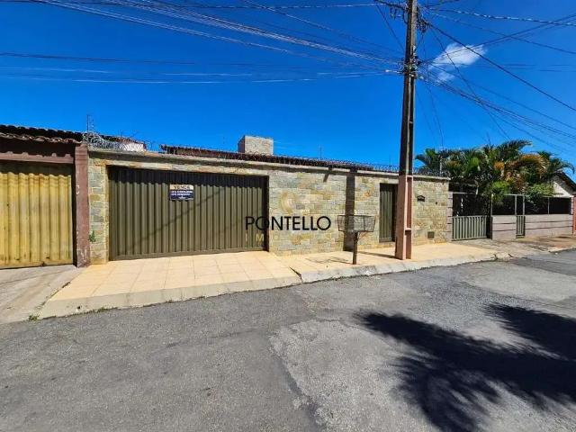 Casa / Sobrado para Venda em Sete Lagoas/MG Emília 4 Quartos