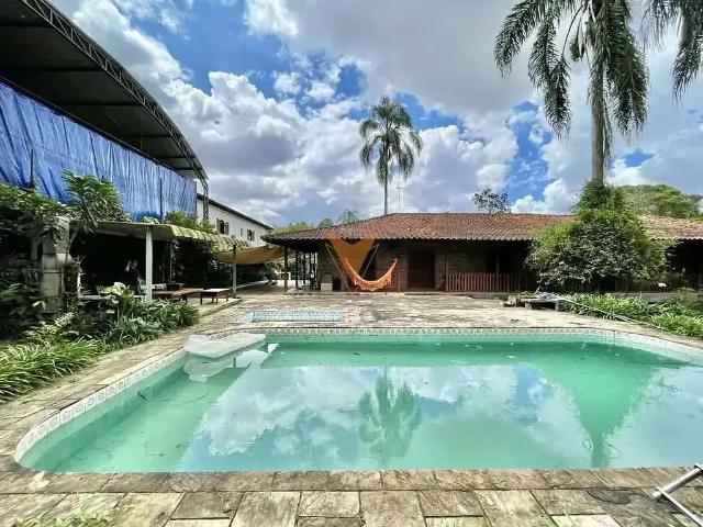 Casa / Sobrado para Locação em Cotia/SP Vila Santo Antônio 5 Quartos