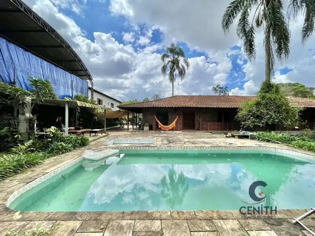 Casa / Sobrado para Locação em Cotia/SP Vila Santo Antônio 5 Quartos